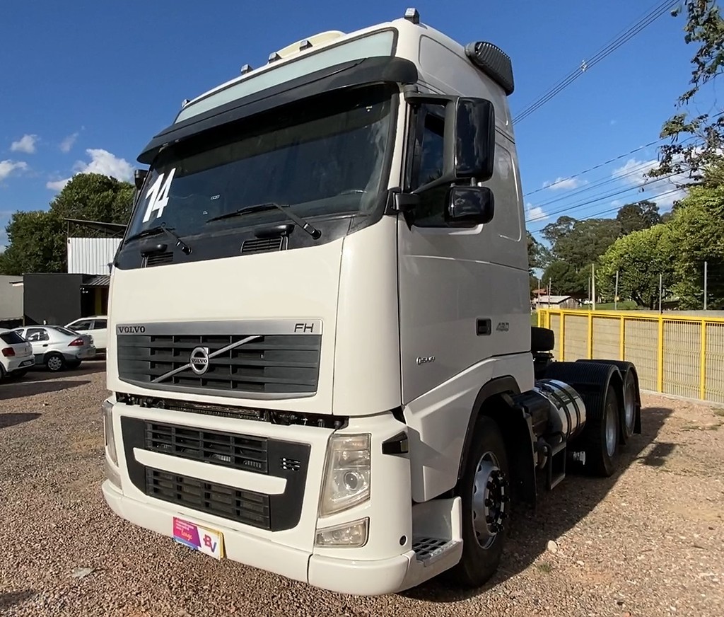 Caminhão VOLVO usado à venda